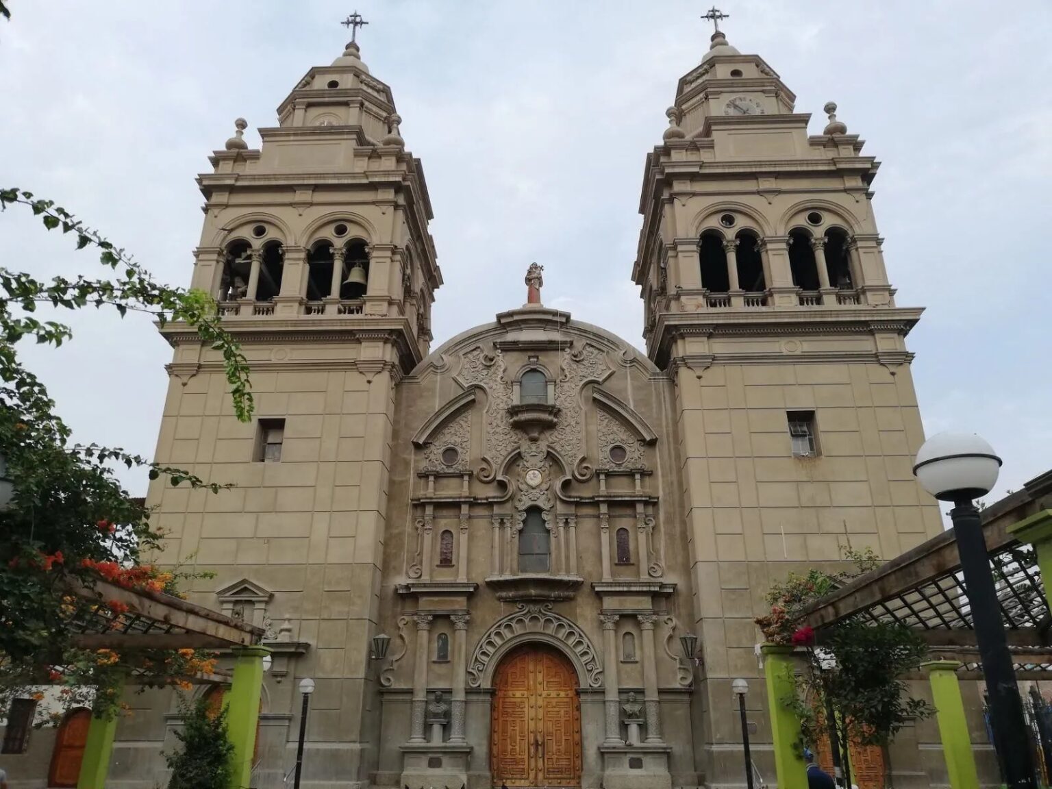 Iglesia de San Francisco de Asis de Ica, Perú – Colombia
